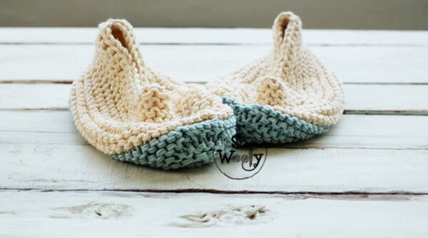 Easy slippers, a knitting pattern for beginners - So Woolly | So Woolly