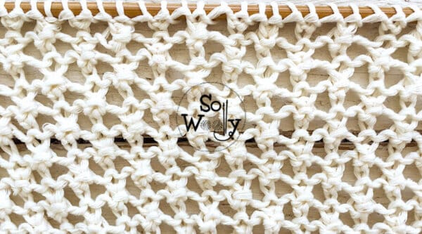 Cell stitch:A four-row repeat lace pattern for knitting tops