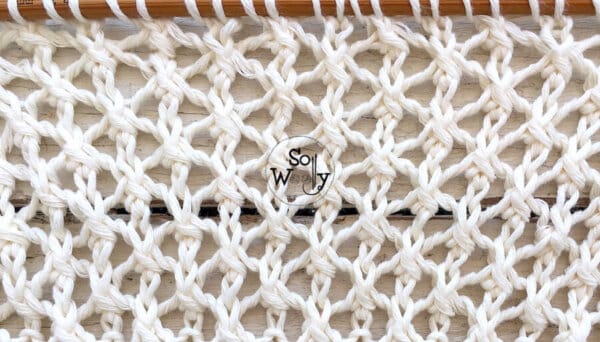 Cell stitch:A four-row repeat lace pattern for knitting tops