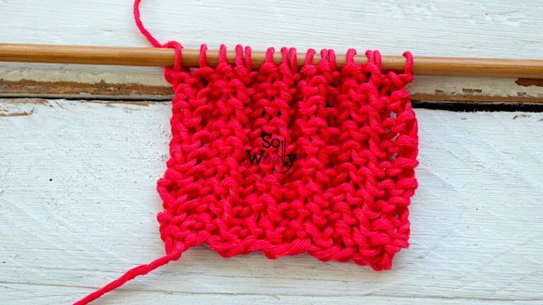 Horizontal stitch-A reversible 2 row repeat knitting pattern