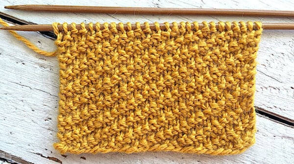 Super easy Diagonal knitting stitch pattern (for beginners)