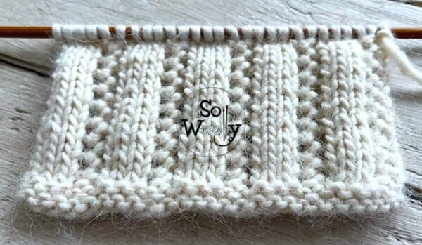 How to knit an easy Lace Column Scarf stitch pattern