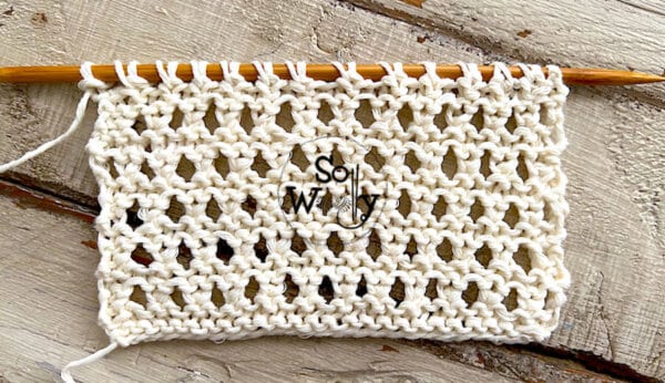 How to knit a super easy Eyelet stitch (beginner-friendly)