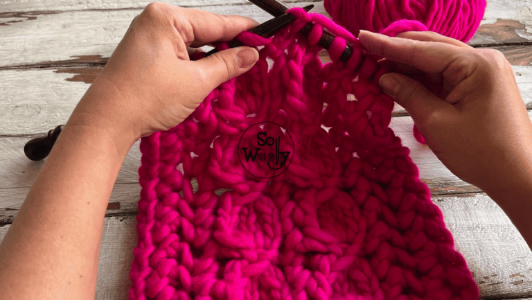 How to knit a quick and chunky scarf (with 14 stitches only)